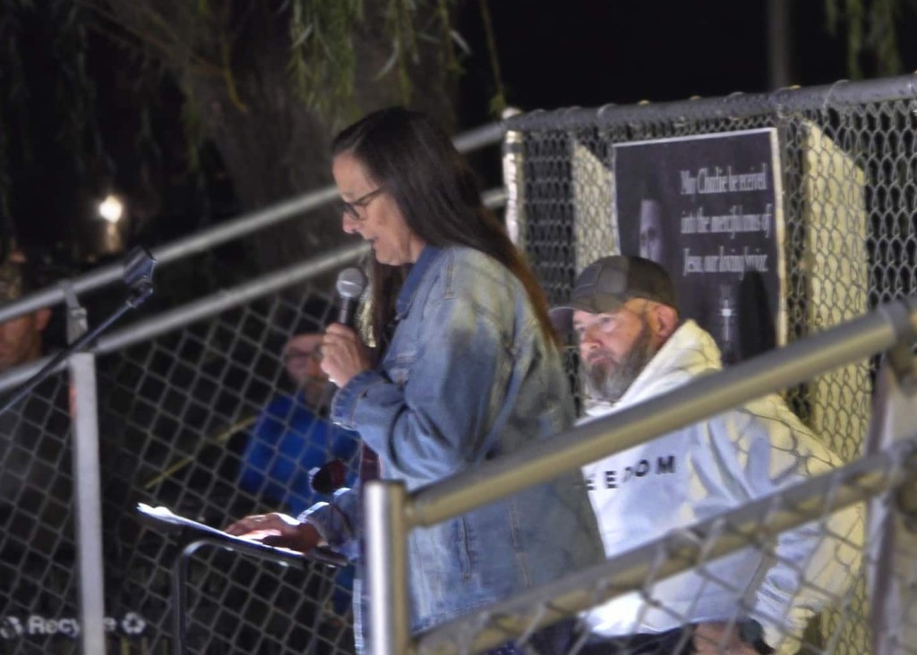 Hundreds Gather at Charlie Kirk Vigil in Hellertown – Saucon Source